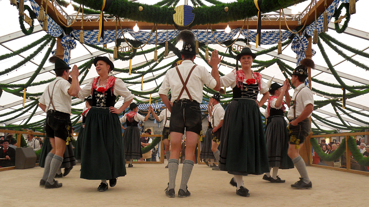 The perfect Oktoberfest outfit: What to wear for men and women